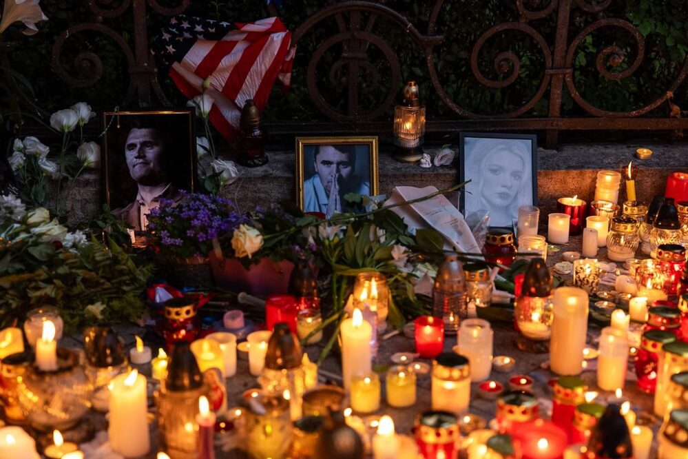 Bayer Zsolt méltó megemlékezést hozott össze Charlie Kirknek! Galéria ...