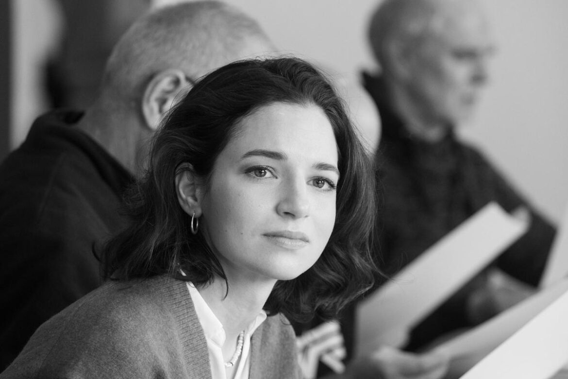 Felakasztotta magát a fiatal magyar színésznő, most az életéért ...