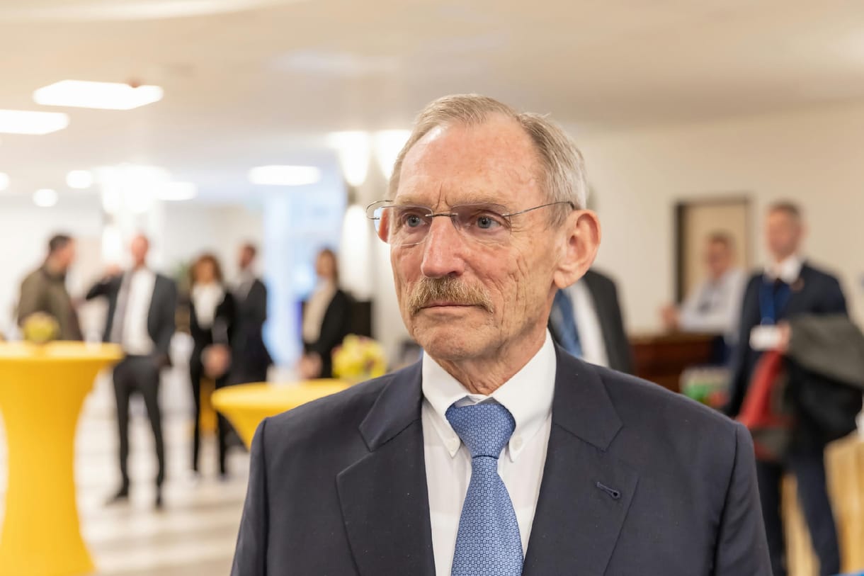 Tettek szótlanul - Minden Szó