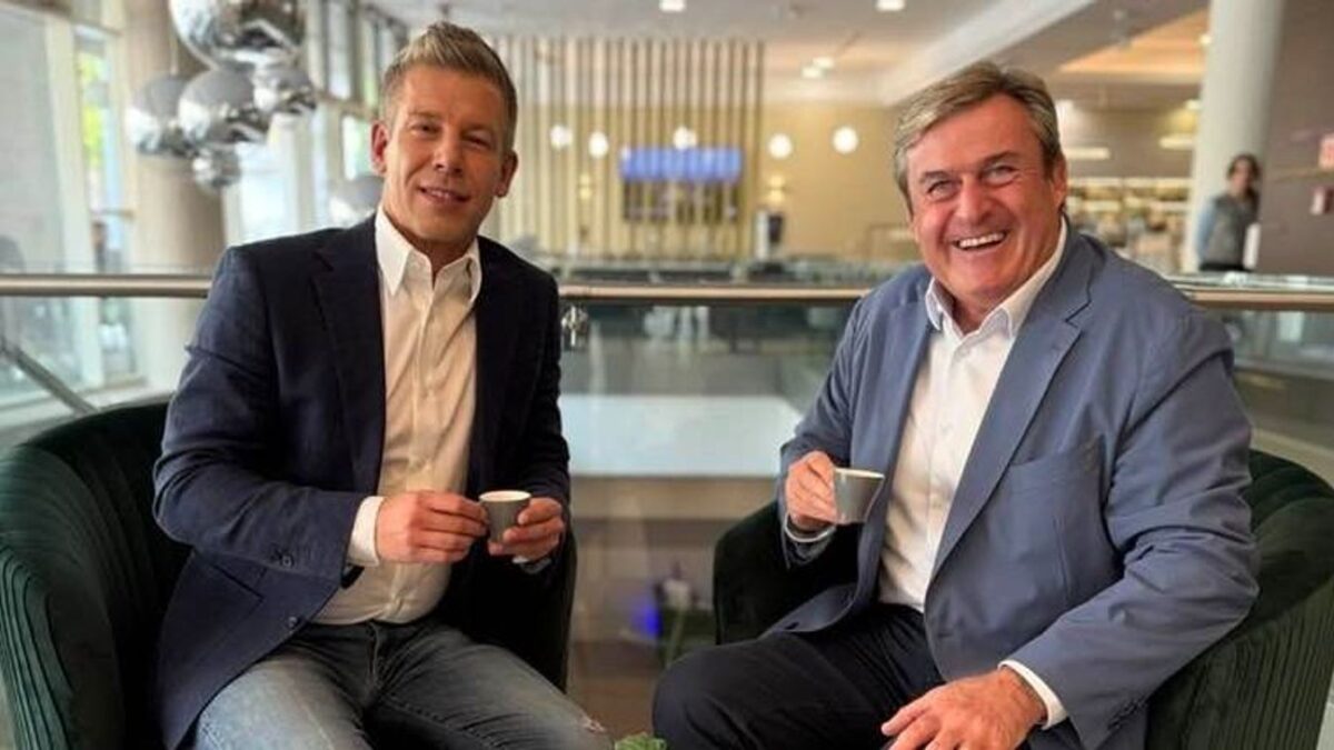 Még egy rohadt komcsi Poloska mellett! - Minden Szó